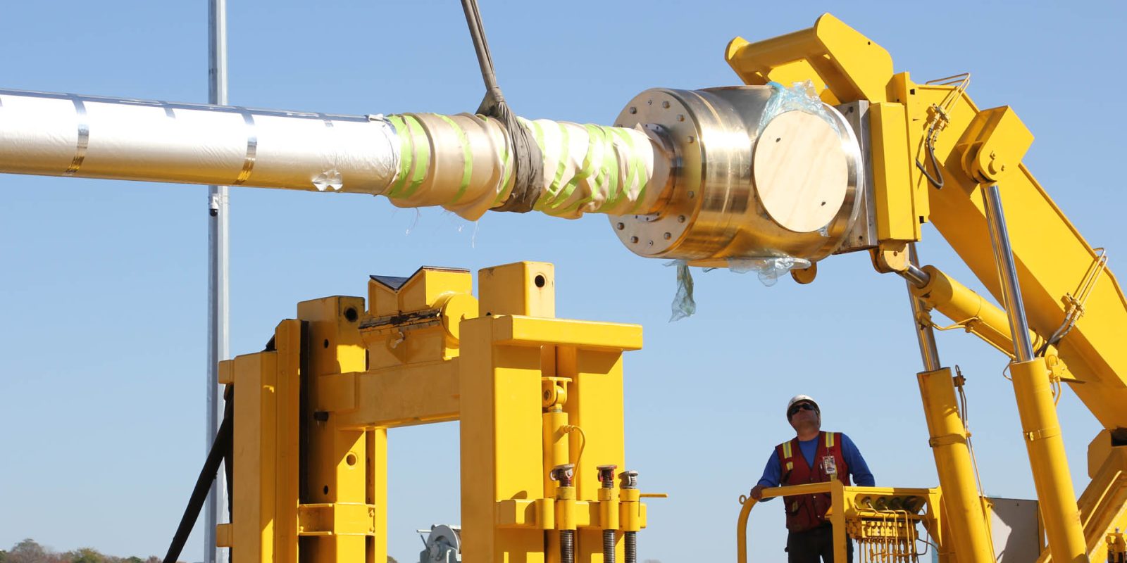 The future HMCS Harry Dewolf propulsion shaft installation - Irving ...
