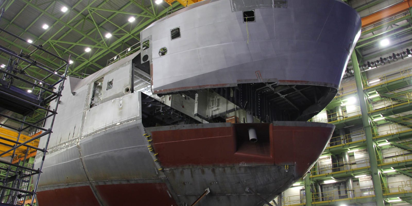 Installing the final bow unit of the future HMCS Harry DeWolf - Irving ...